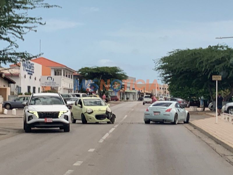 Dos auto a dal dilanti cayena mall pa falta di preferencia - Masnoticia.com