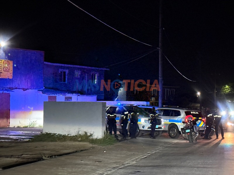 A pega bari sushi na candela na Seroe Patrishi y a tira Polis cu boter ...