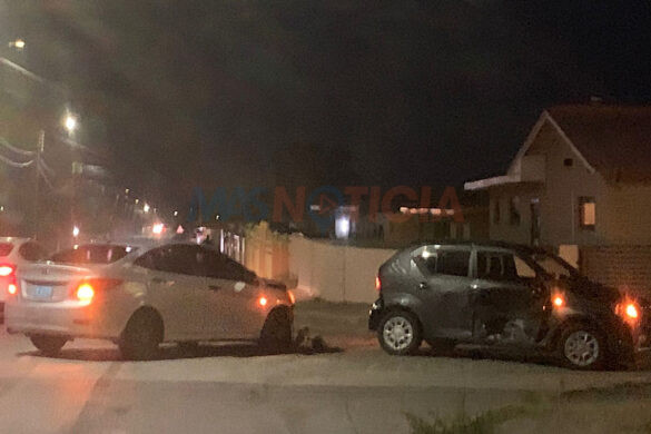 Señora a bolter cu auto riba WVB Cumana auto a keda pega riba baranca ...